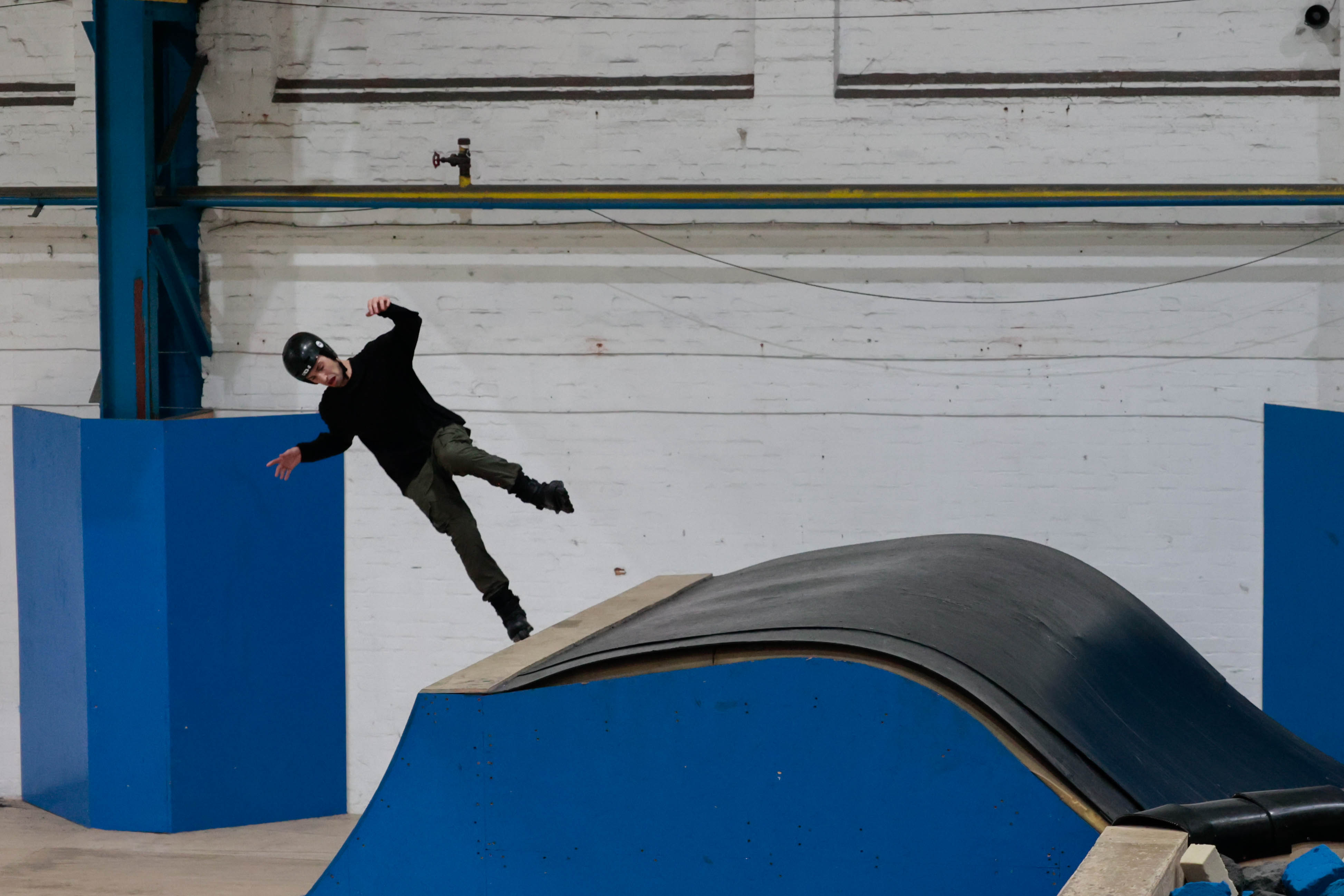 ROLLER BLADES-3.jpg | Canon RF Shooters Forums